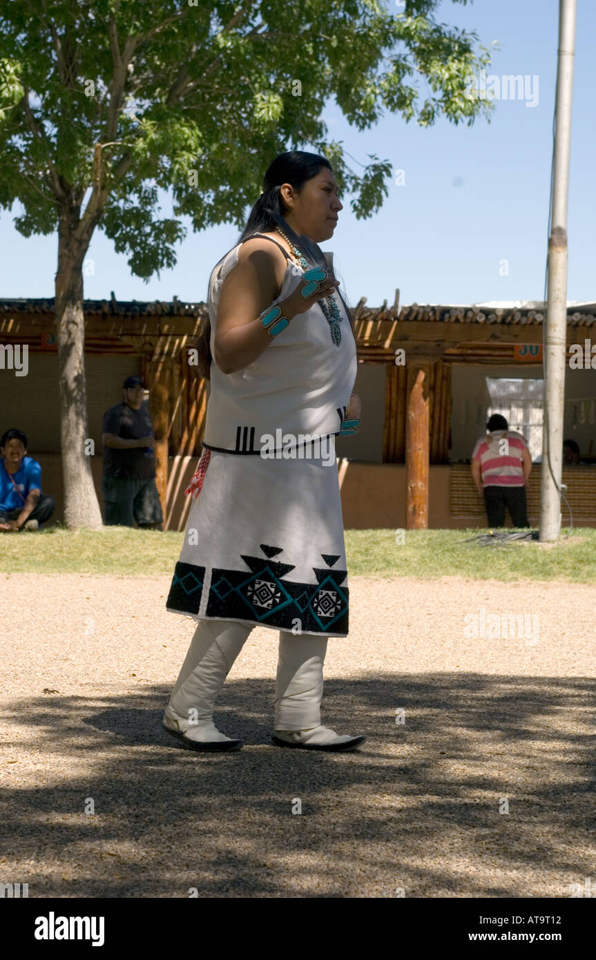 Zuni indian woman hi-res stock photography and images - Alamy