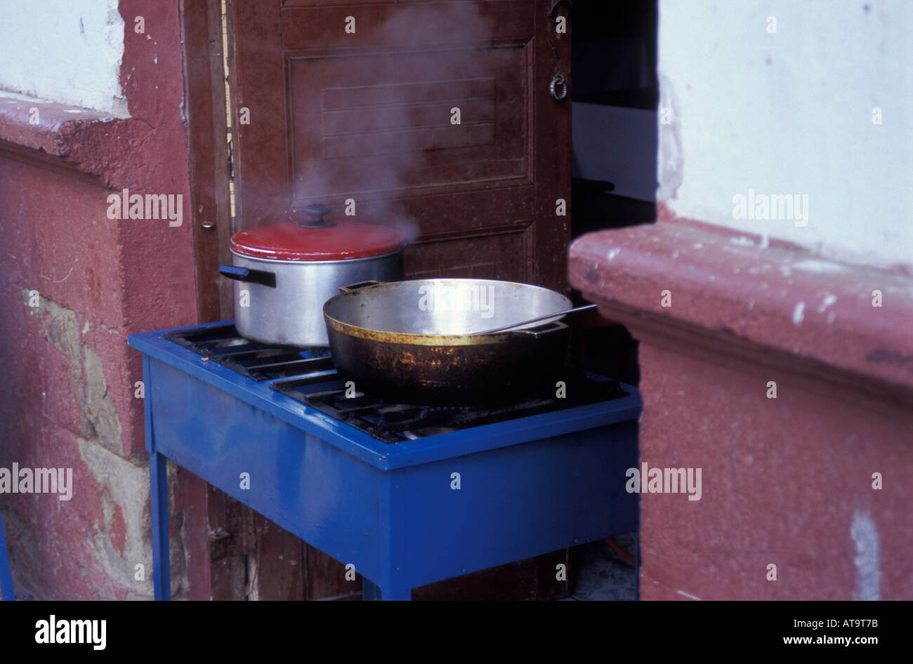 Poverty kitchen hi-res stock photography and images - Alamy