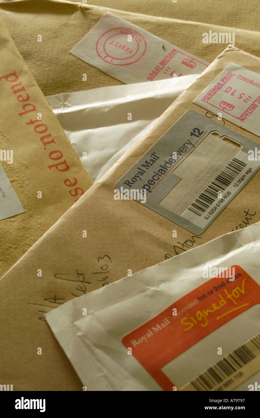 Pile of mail hi-res stock photography and images - Alamy