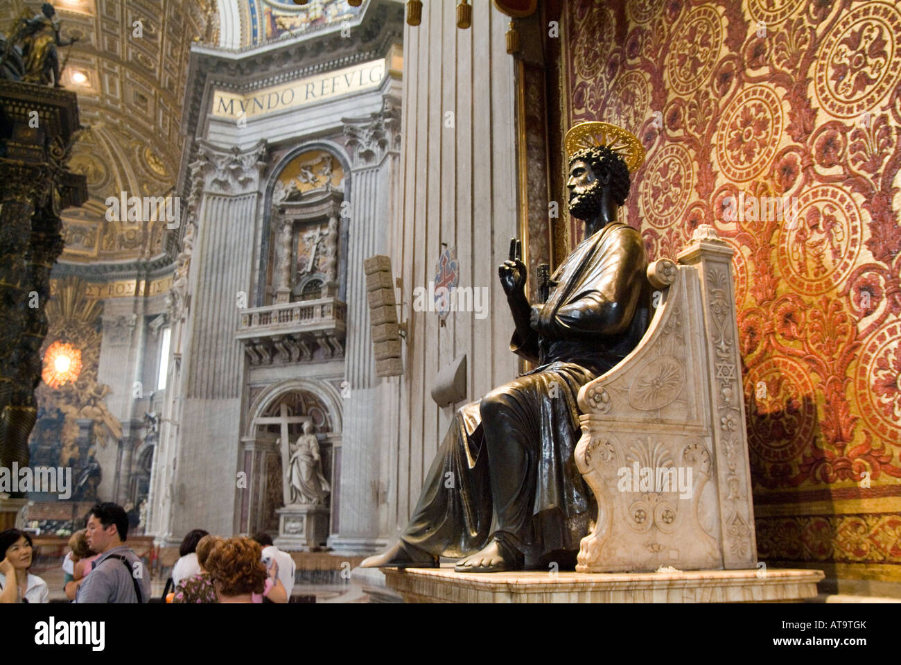 statue of St Peter inside the St Peter's basilica Stock Photo - Alamy