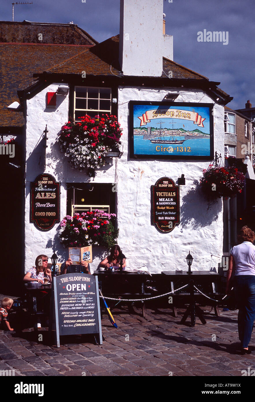the sloop inn summer st ives cornwall seaside town and holiday resort ...