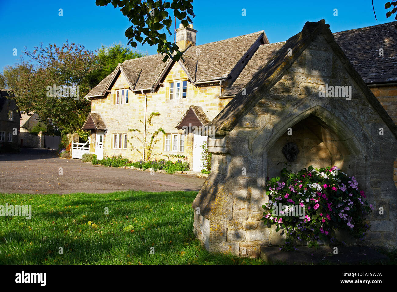 Lower slaughter manor cotswolds hi-res stock photography and images - Alamy