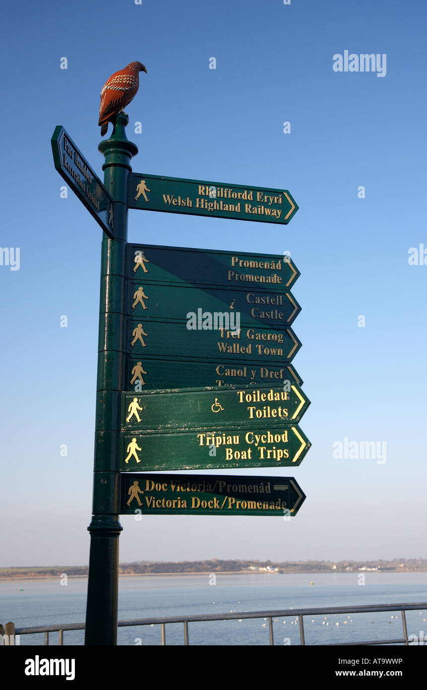 Bilingual Signpost in Caernarfon, Gwynedd, North Wales, UK Stock Photo ...