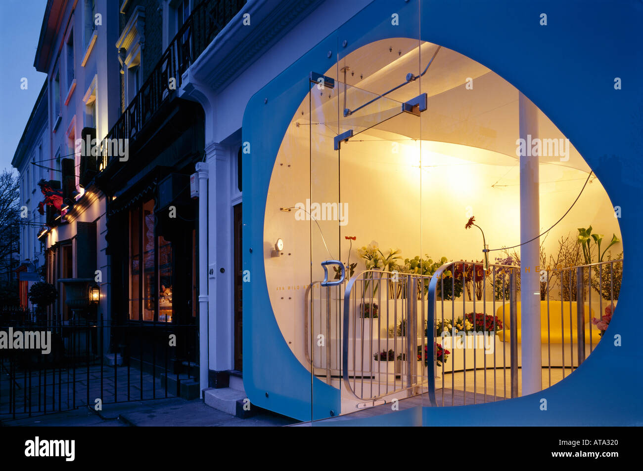 English florist shop front hi-res stock photography and images - Alamy