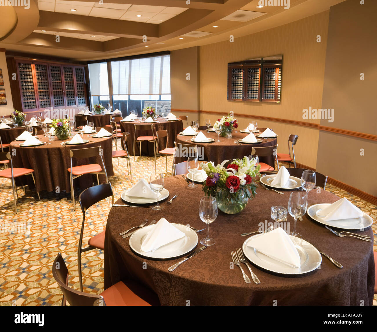 Restaurant table setting hi-res stock photography and images - Alamy