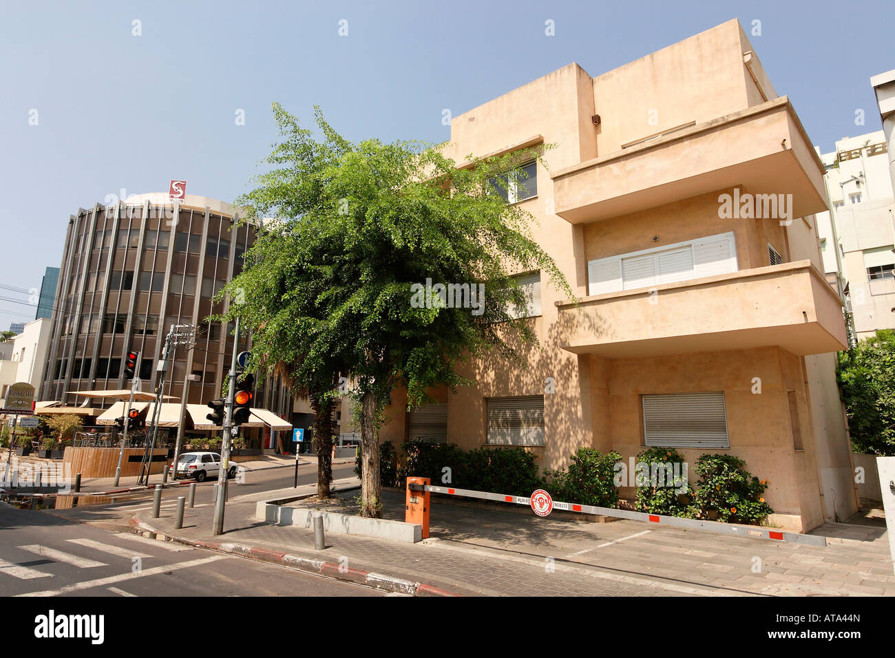 Israel Tel Aviv Samuelson house on Rothschild Boulevard a Bauhaus style building Stock Photo - Alamy