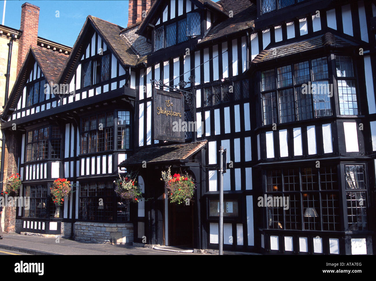 the shakespeare town centre timbered building stratford upon avon ...