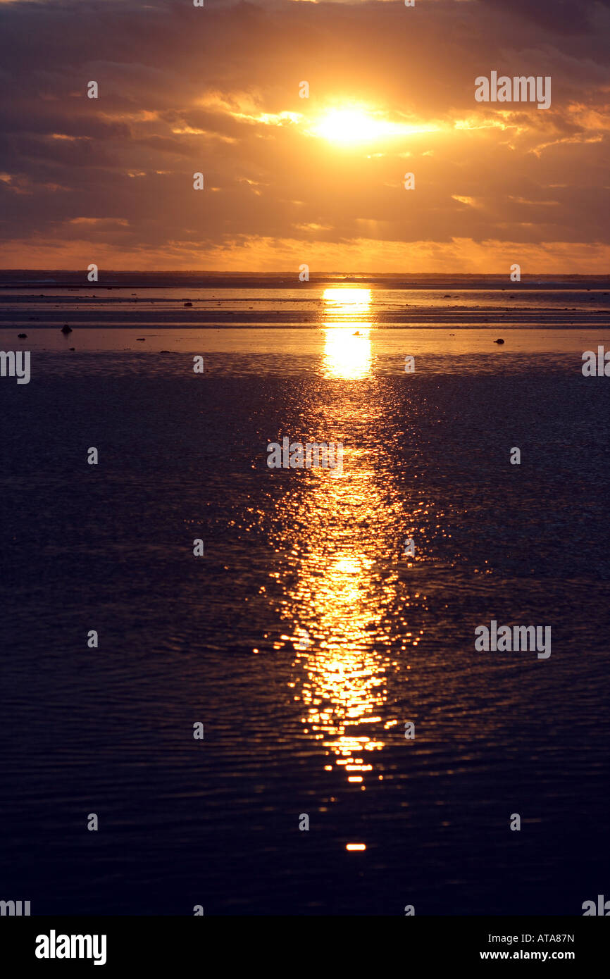 SPECTACULAR SUNSET FIJI ISLAND RESORT VERTICAL BDB11418 Stock Photo - Alamy