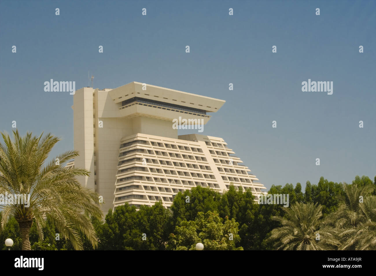 Luxurybuilding hi-res stock photography and images - Alamy