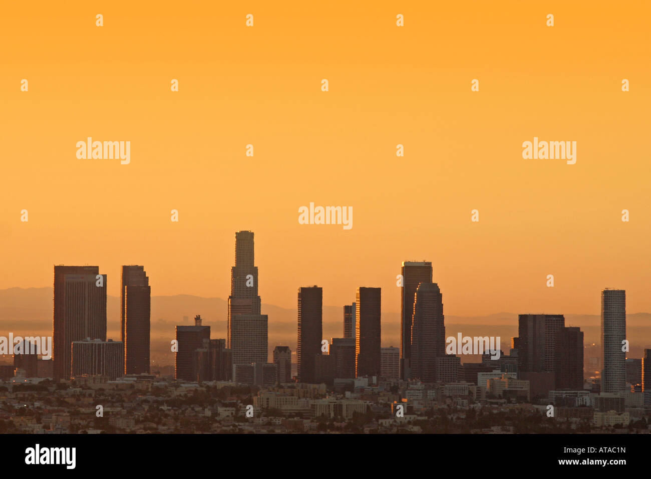 Sunrise over the Los Angeles city skyline Stock Photo - Alamy