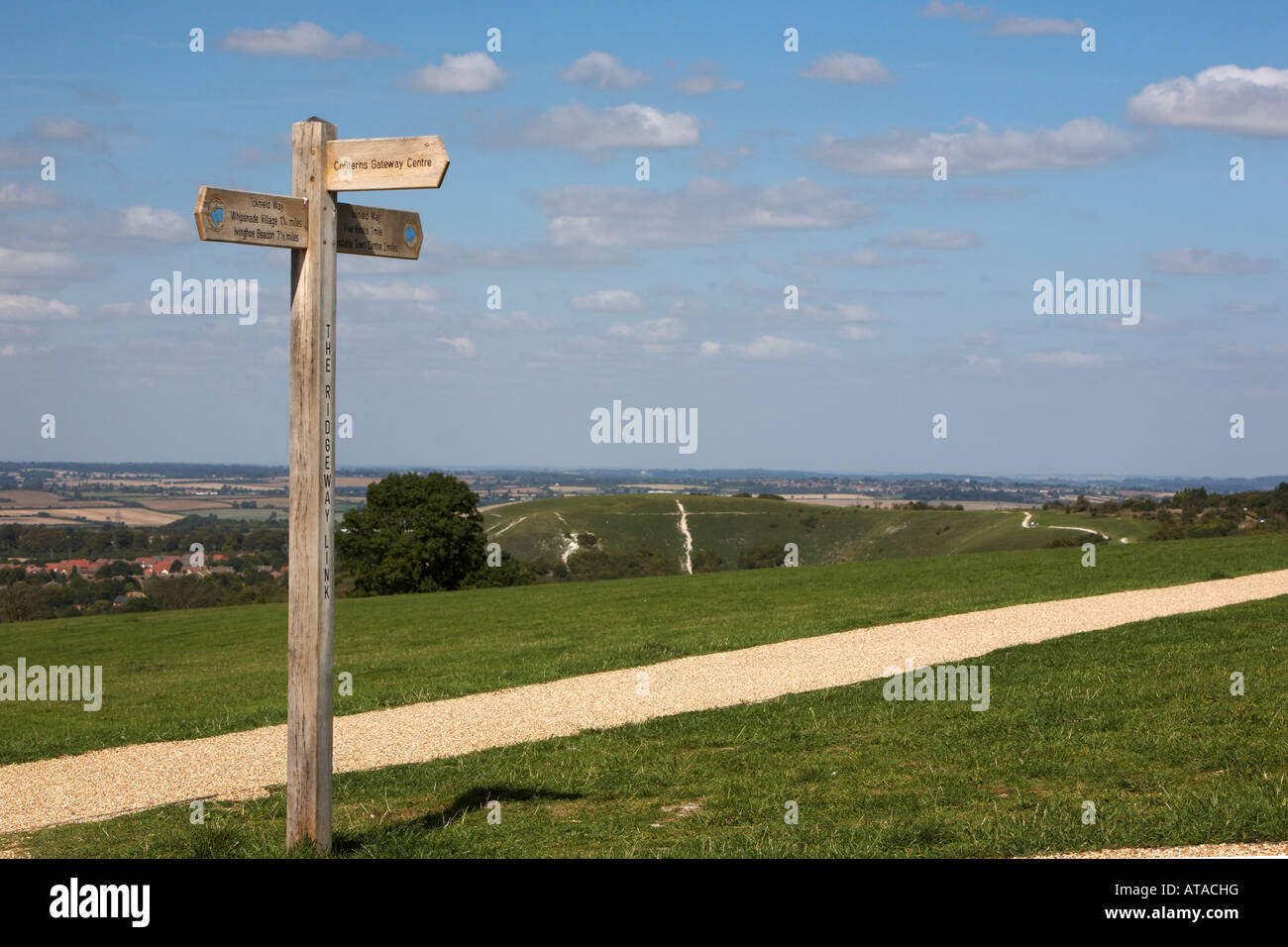 Ridgeway Signpost on Dunstable Downs Stock Photo - Alamy