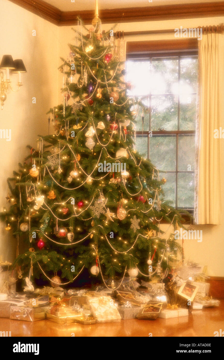 Christmas tree with gifts and decorations Stock Photo - Alamy