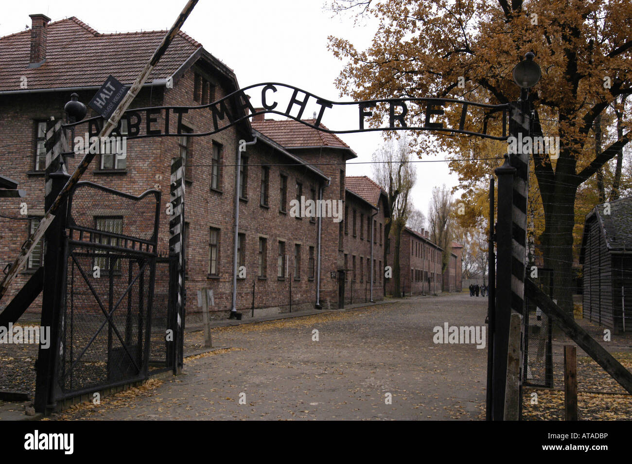 Entrance gate auschwitz concentration hi-res stock photography and ...