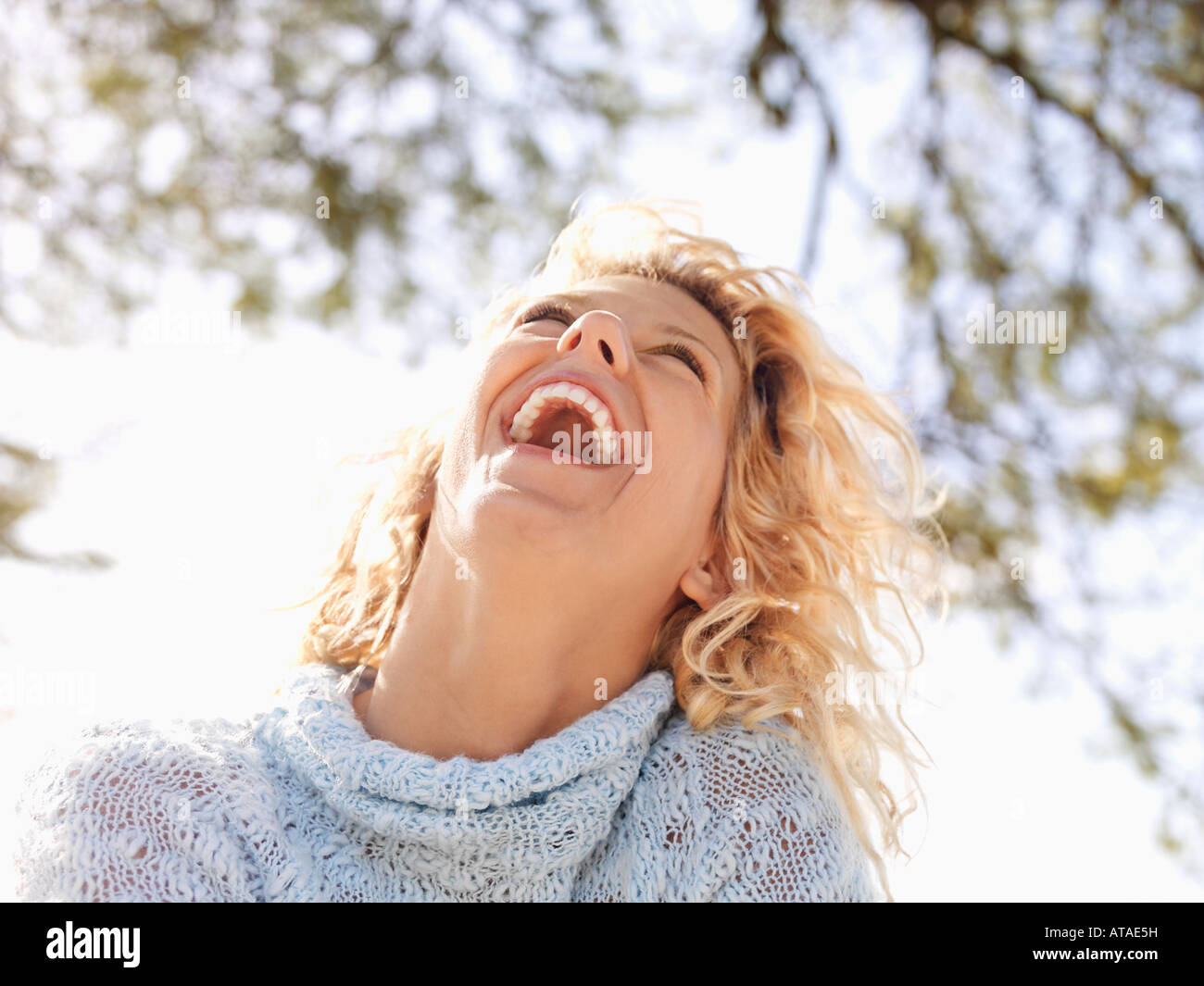 Woman head leaning back laughing hi-res stock photography and images ...
