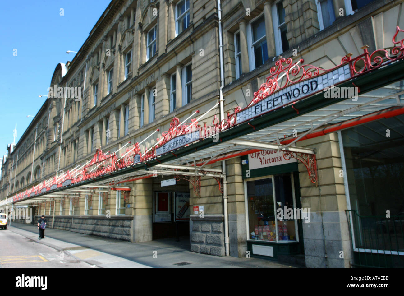 Victoria main line station hi-res stock photography and images - Alamy