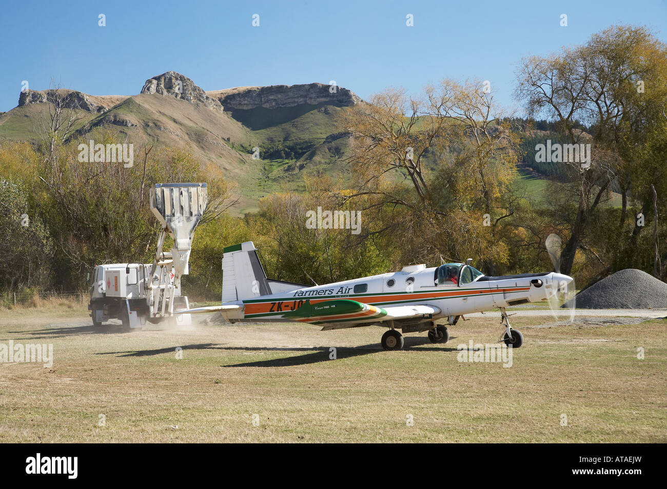 Topdressing hi-res stock photography and images - Alamy