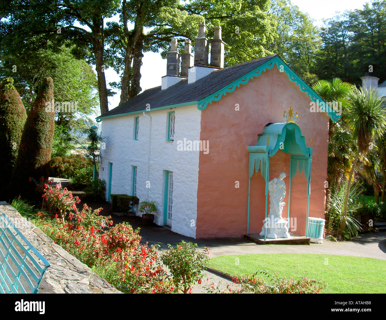 Pink & white cottage The Mermaid in Portmeirion, Porthmadog, Gwynedd ...