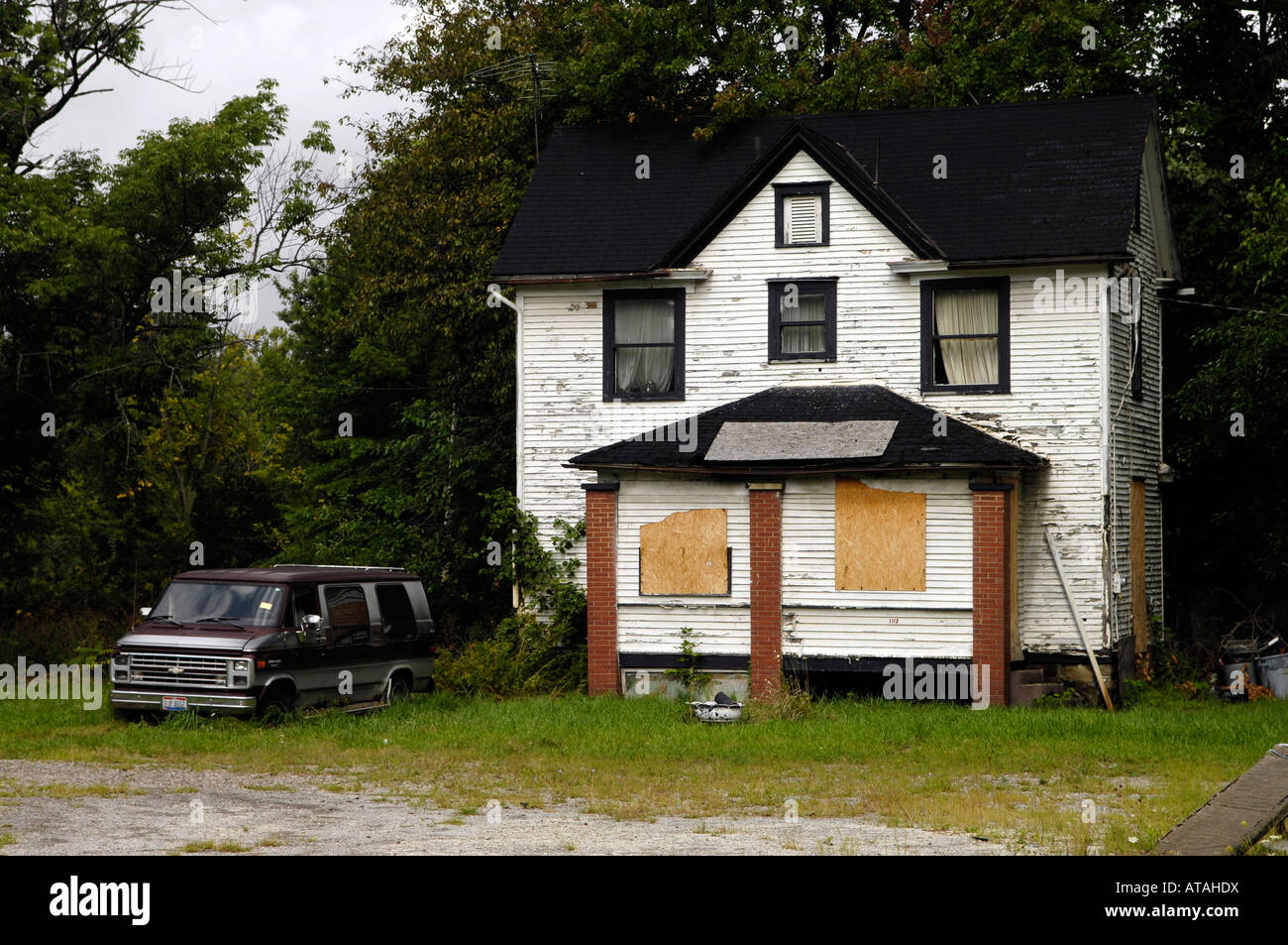 Boarded up home and abandoned car Stock Photo - Alamy