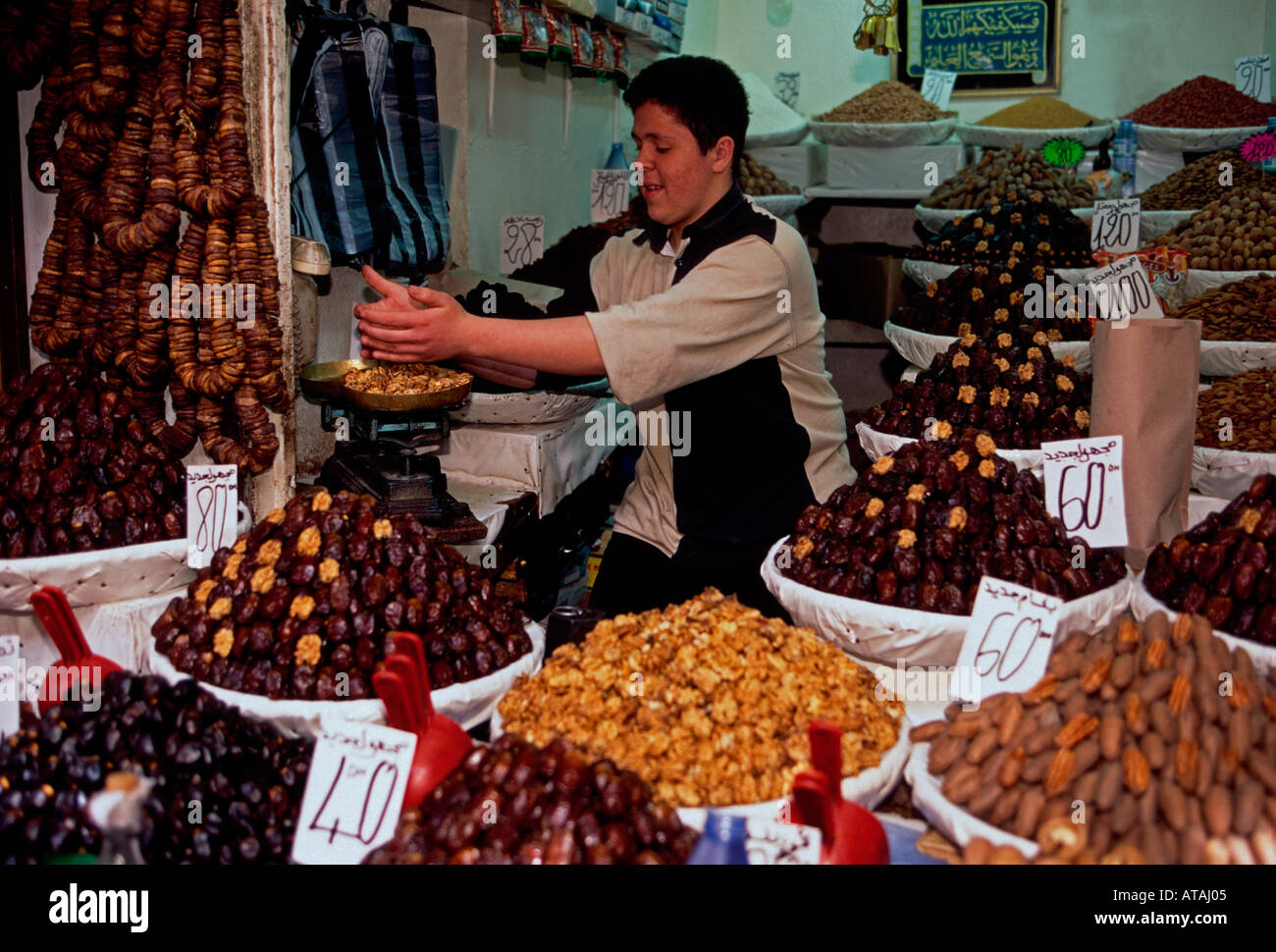 Male vendor fez old town hi-res stock photography and images - Alamy