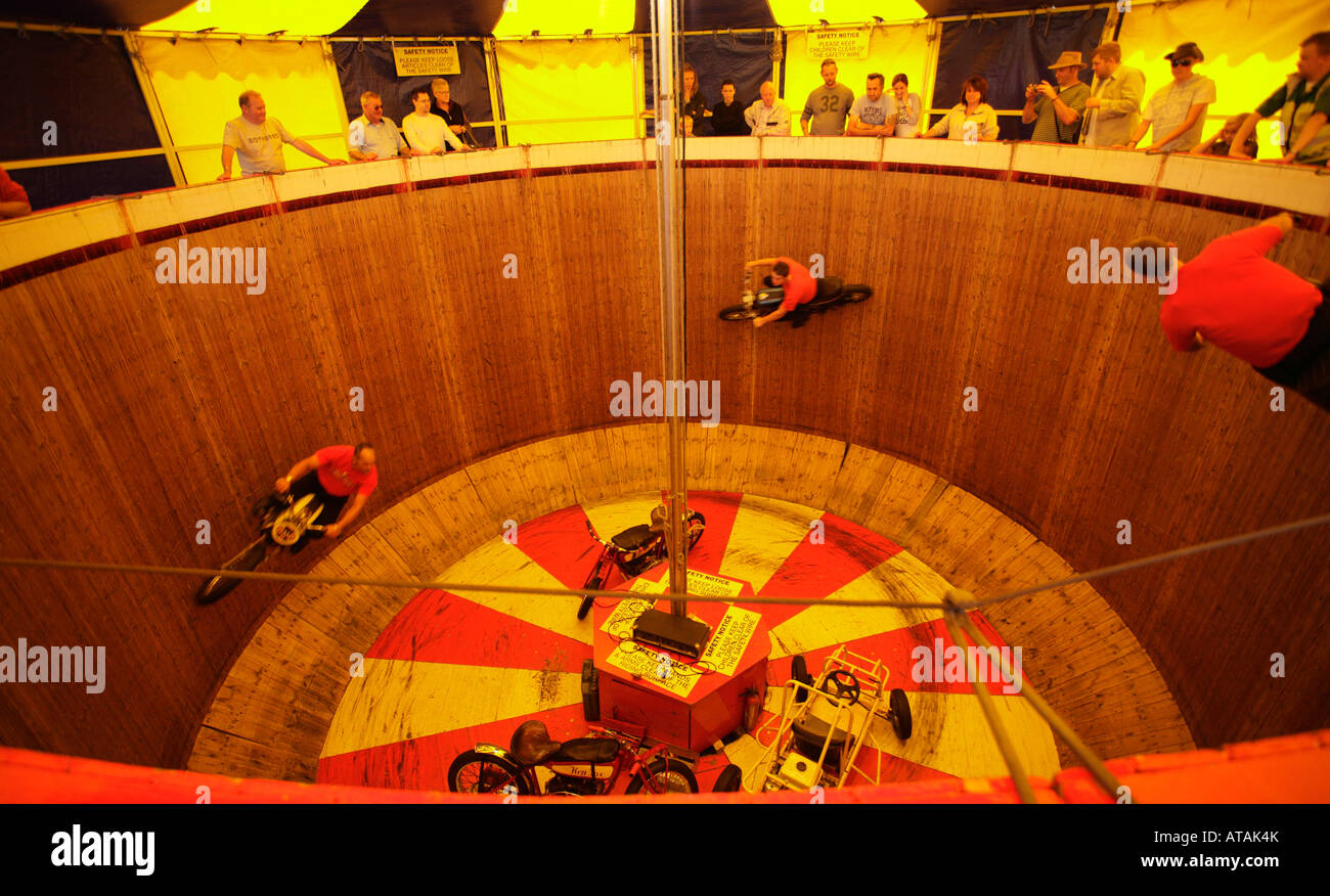 Wall of death ride hi-res stock photography and images - Alamy
