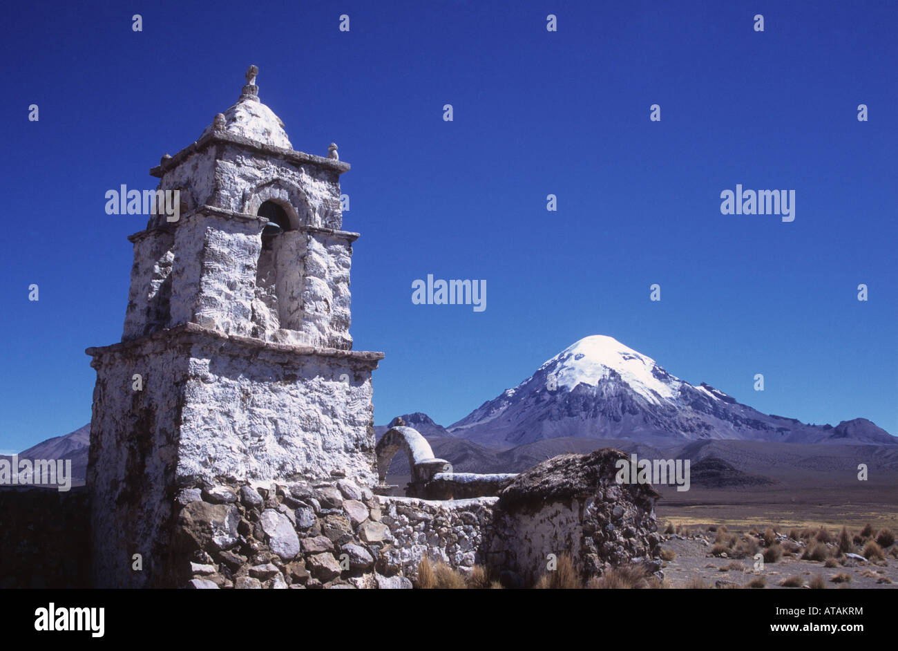 Volcan nevado sajama hi-res stock photography and images - Alamy