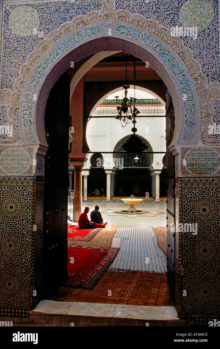 Moroccans, Moroccan people, Sanctuary of Zaouia Moulay Idriss II ...