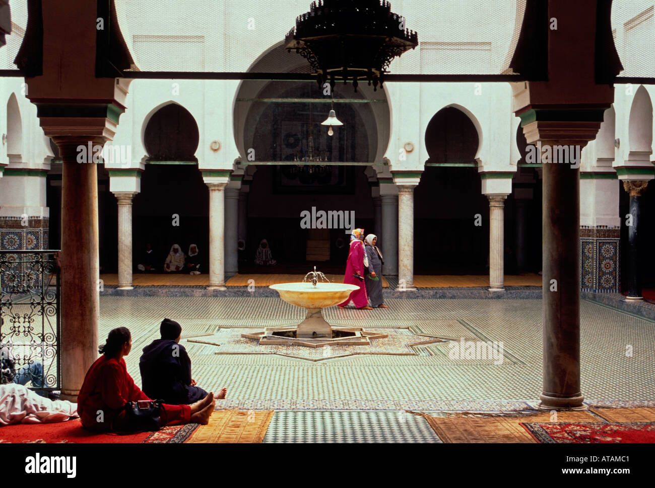 Zaouia moulay idriss ii mausoleum hi-res stock photography and images ...