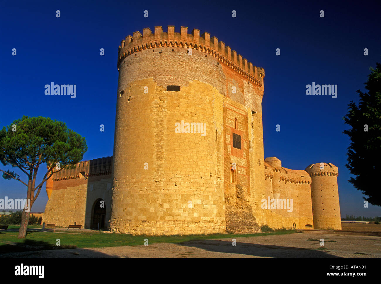 Arevalo Castle, Castillo de Arevalo, El Castillo de Arevalo, Medieval ...