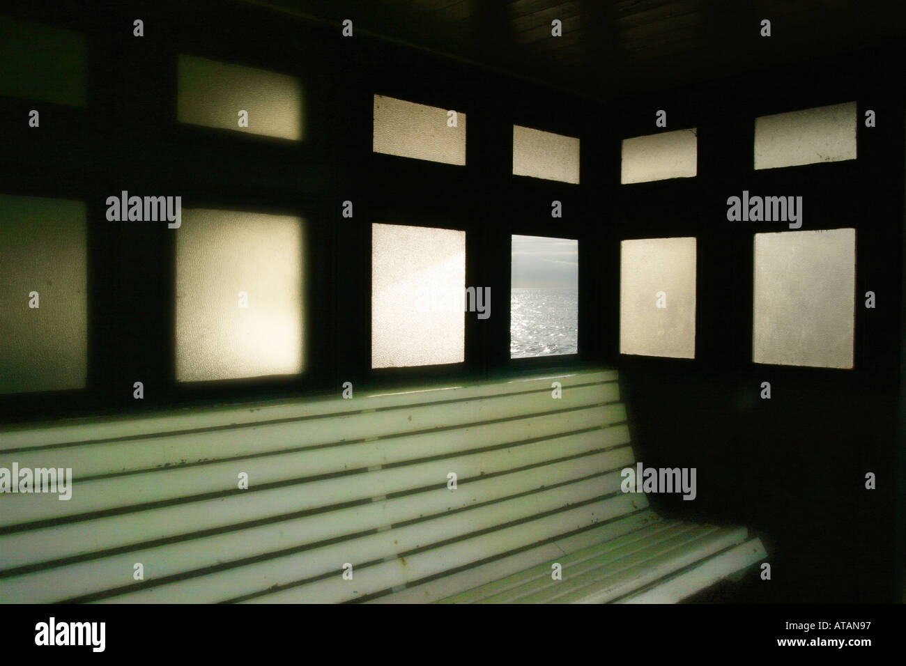 Bench still hi-res stock photography and images - Alamy