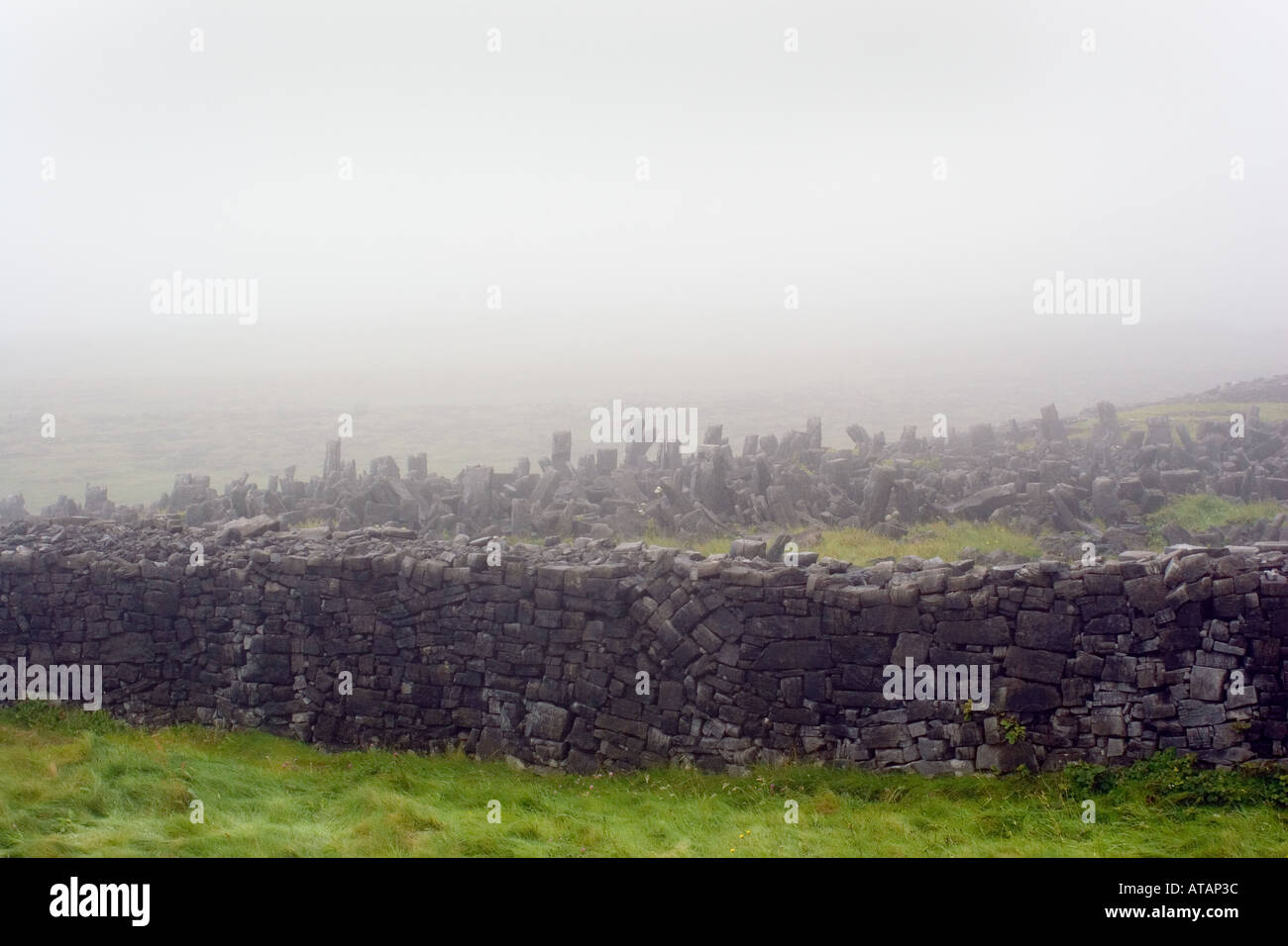 Inis mor walls hi-res stock photography and images - Alamy