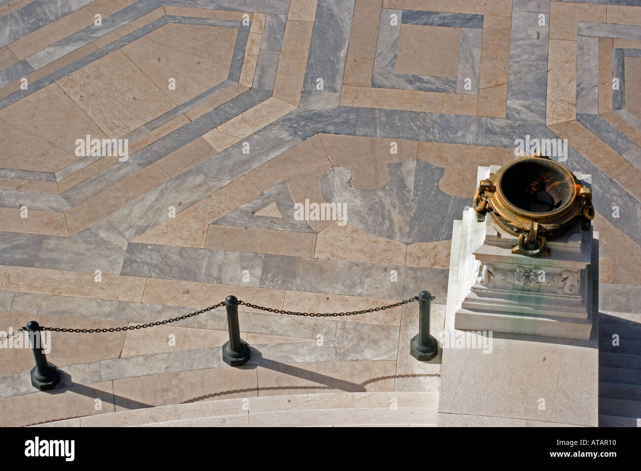 Flame of the unknown soldier hi-res stock photography and images - Alamy