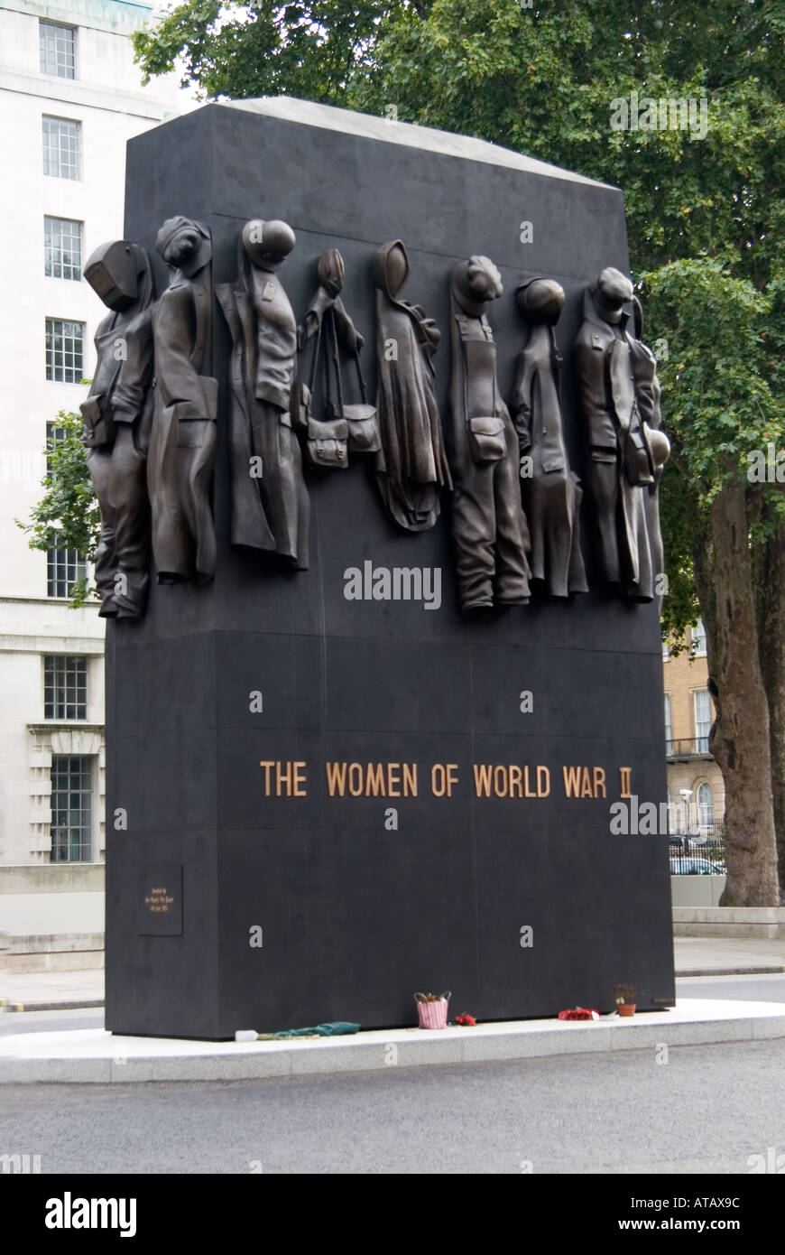 Womens land army memorial hi-res stock photography and images - Alamy