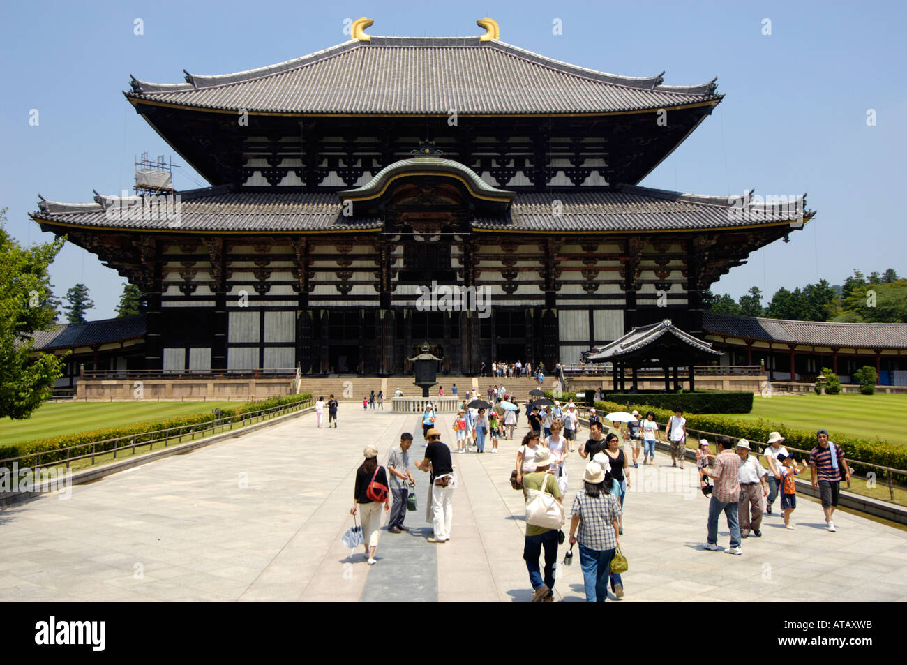 Daibutsu den or Hall of the Great Buddha at Todai Ji Temple is ...