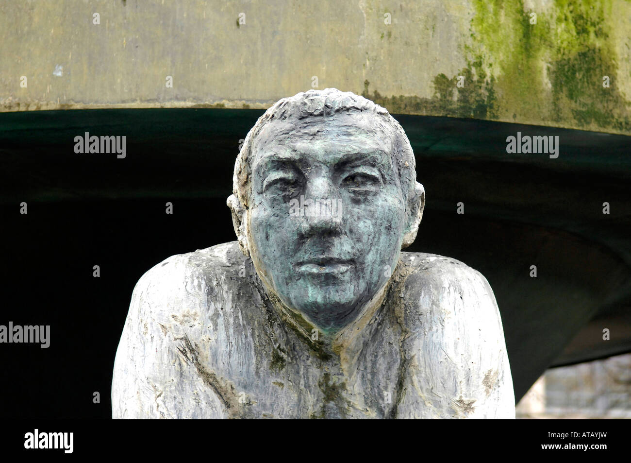 statue man male leaning wittenbergplatz berlin germany travel tourism ...