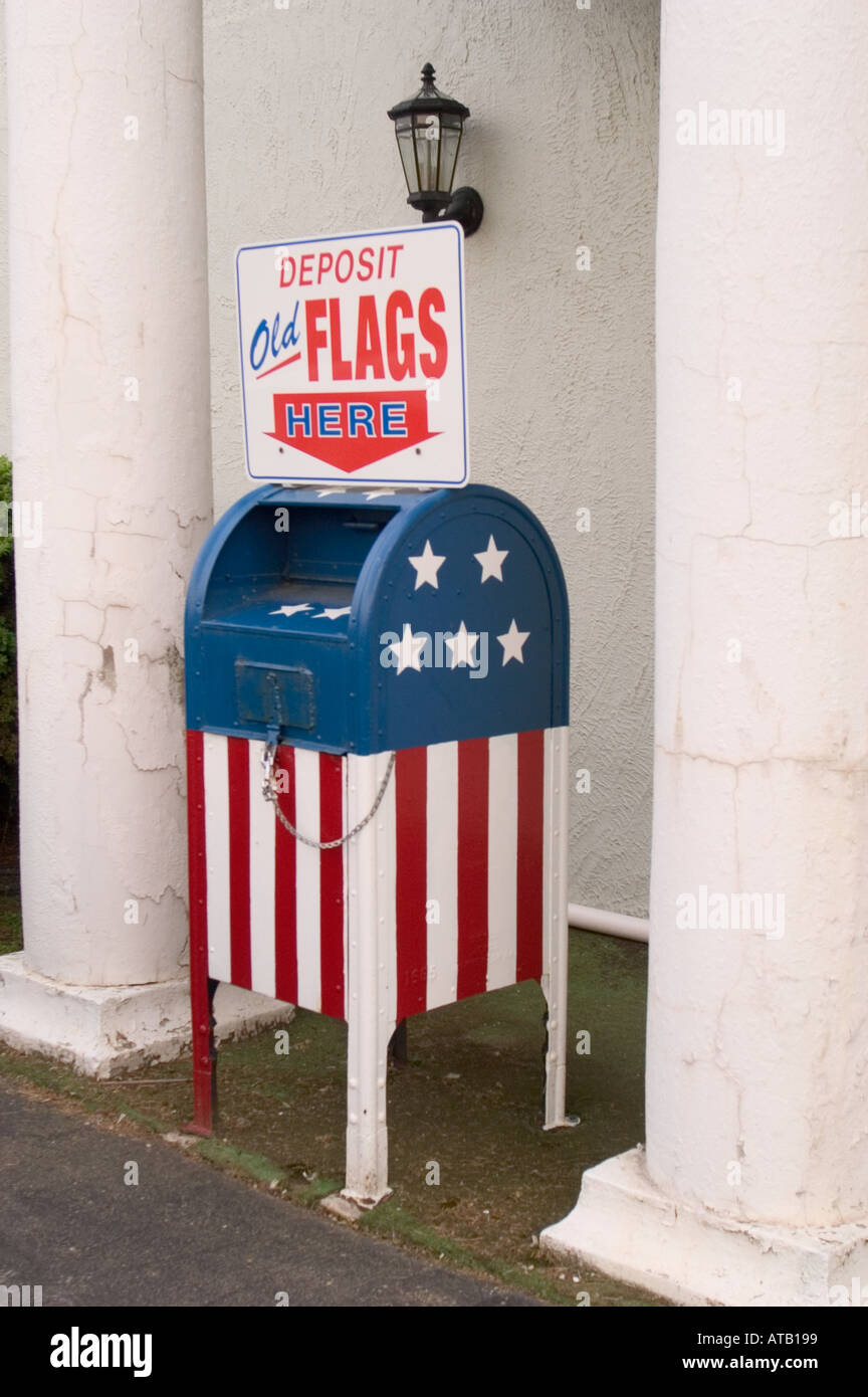Mailbox american flag hi-res stock photography and images - Alamy