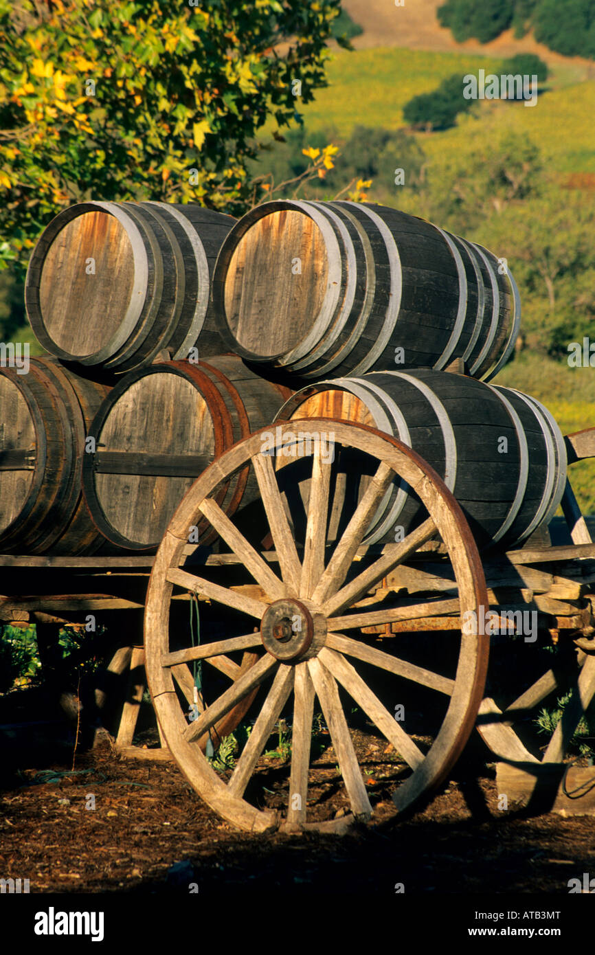 Wooden wagon wheels hi-res stock photography and images - Alamy