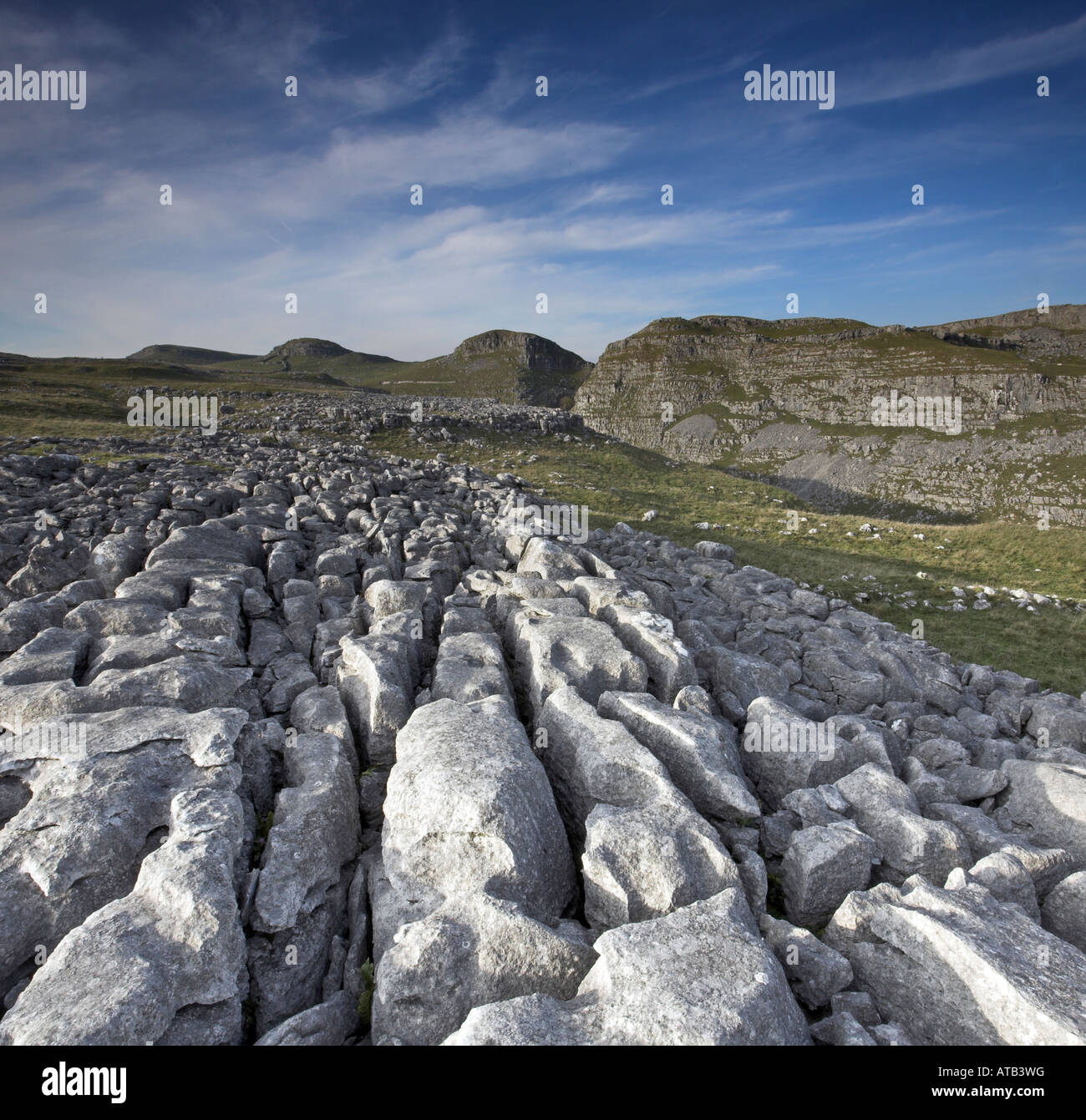 Malhamdale valley hi-res stock photography and images - Alamy