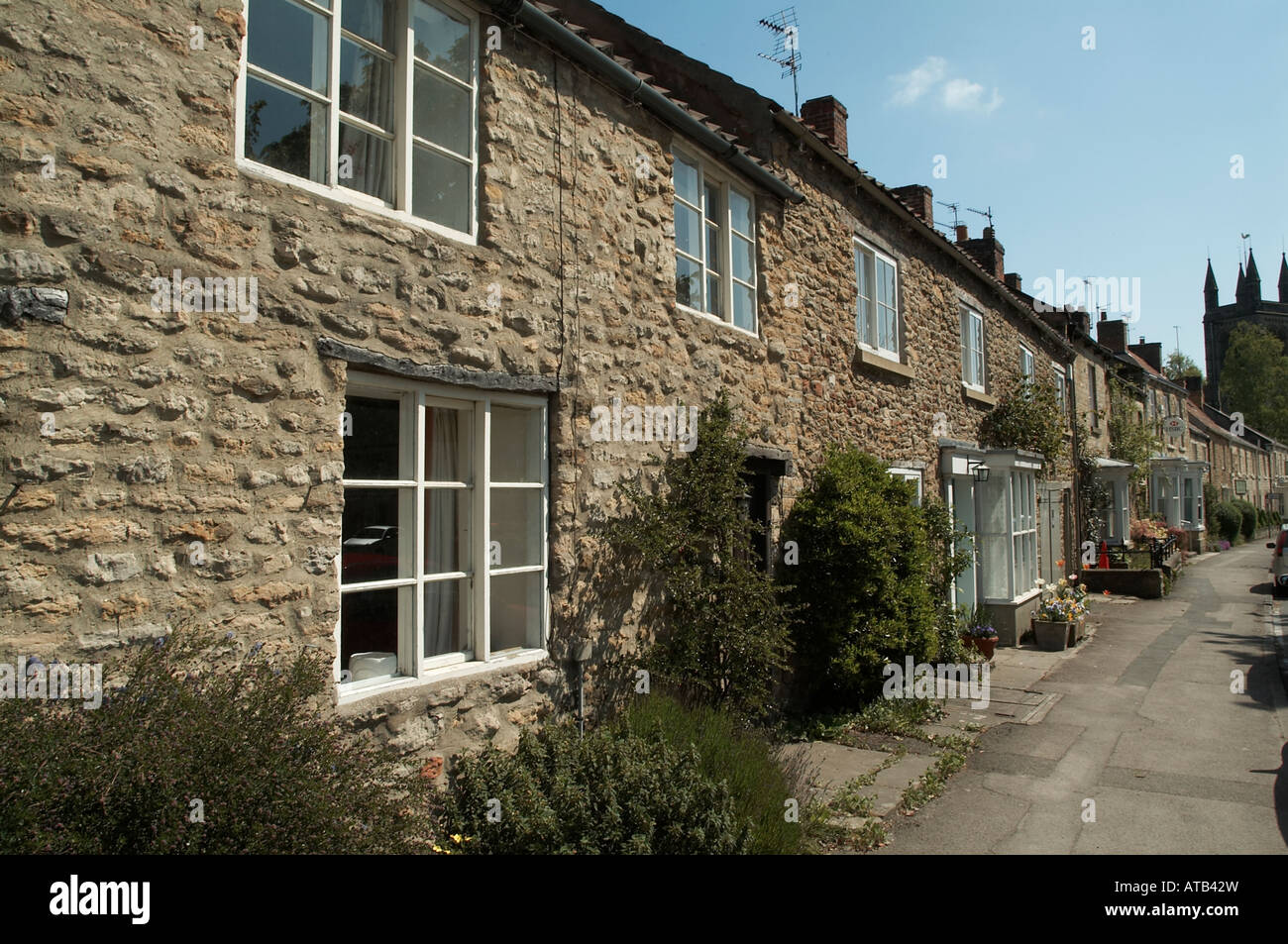 english country terrace cottage quaint house Stock Photo - Alamy