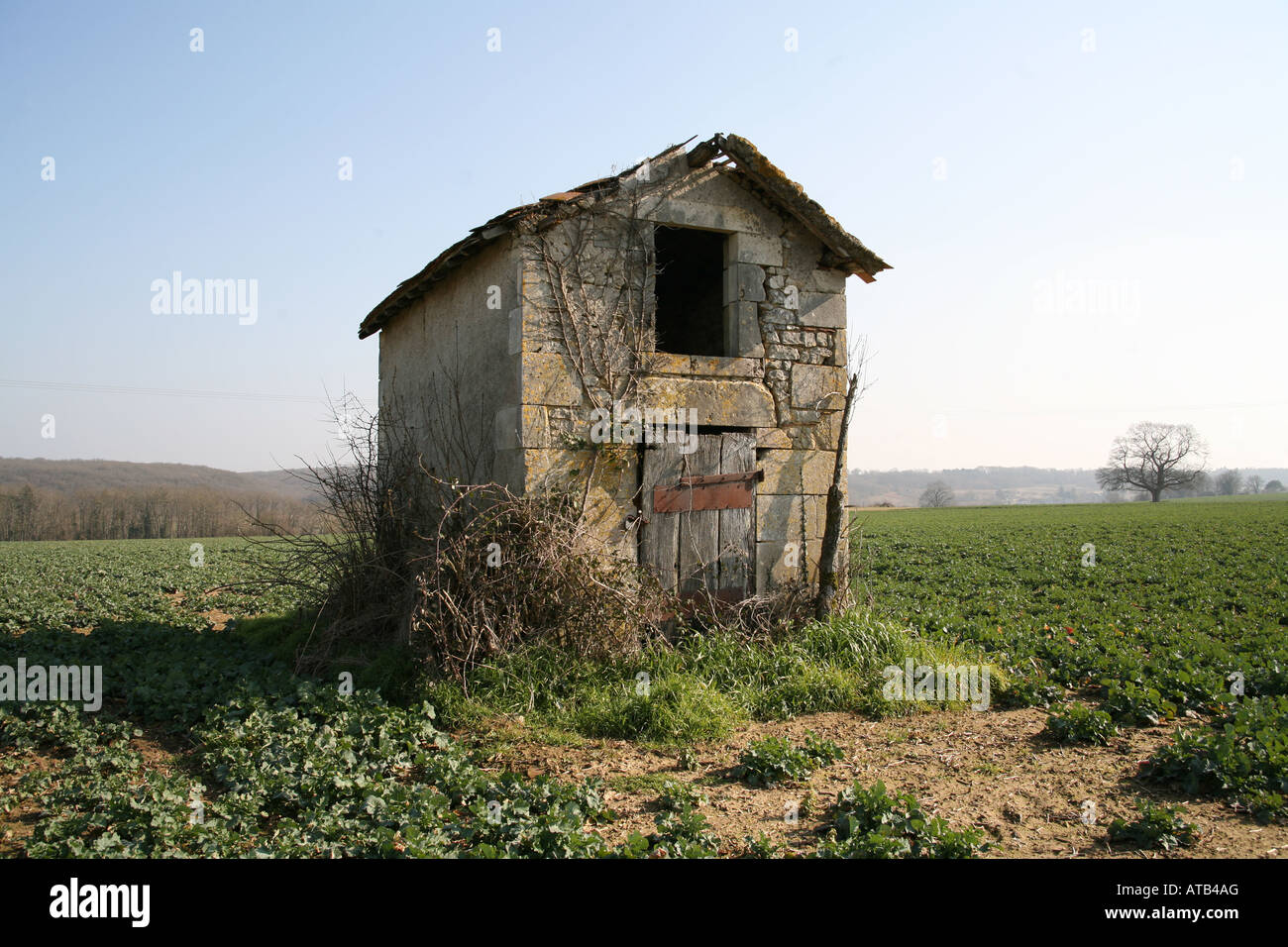 Old shepherds hut hi-res stock photography and images - Alamy