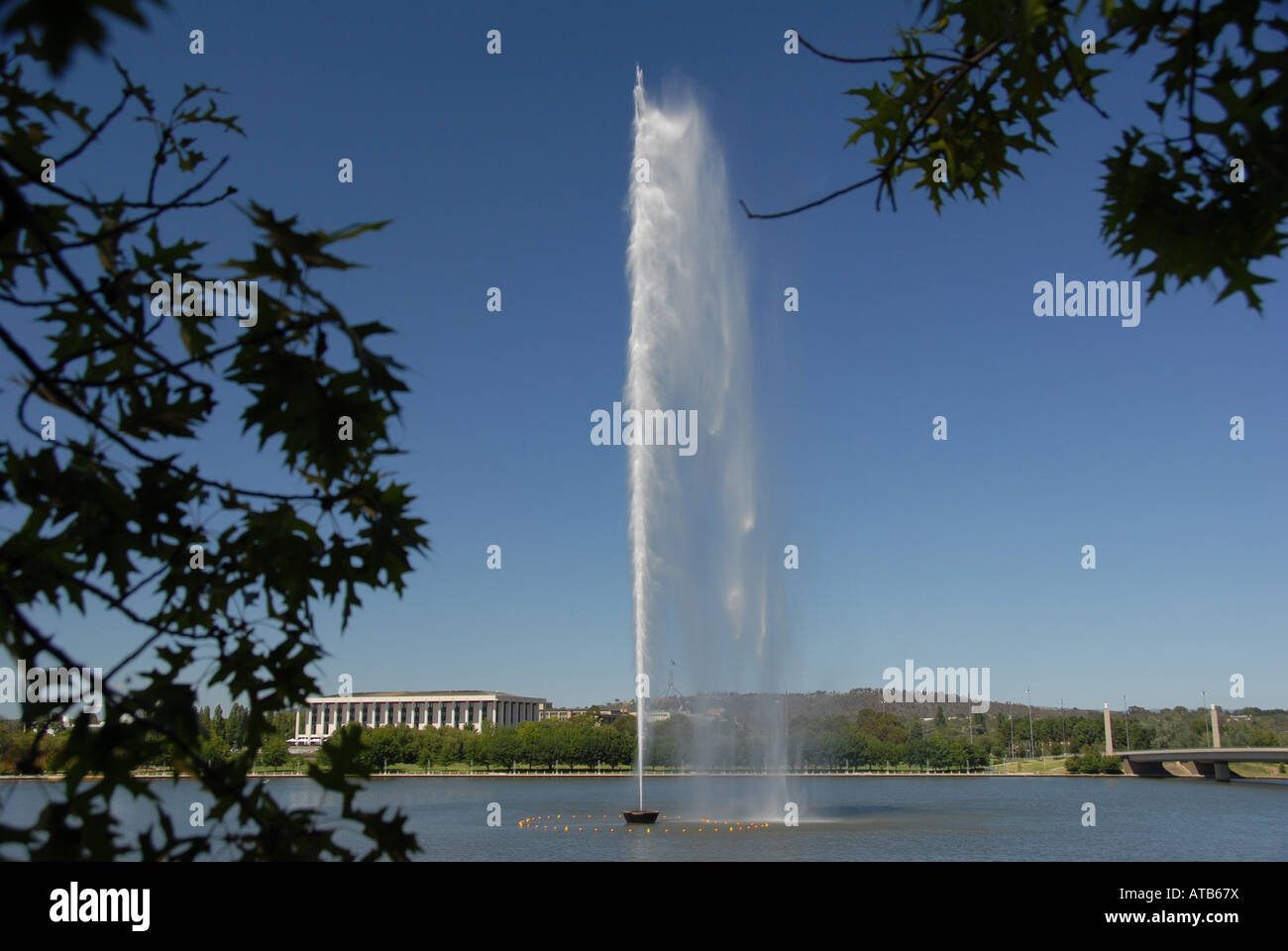 Captain cook memorial jet fountain hi-res stock photography and images ...