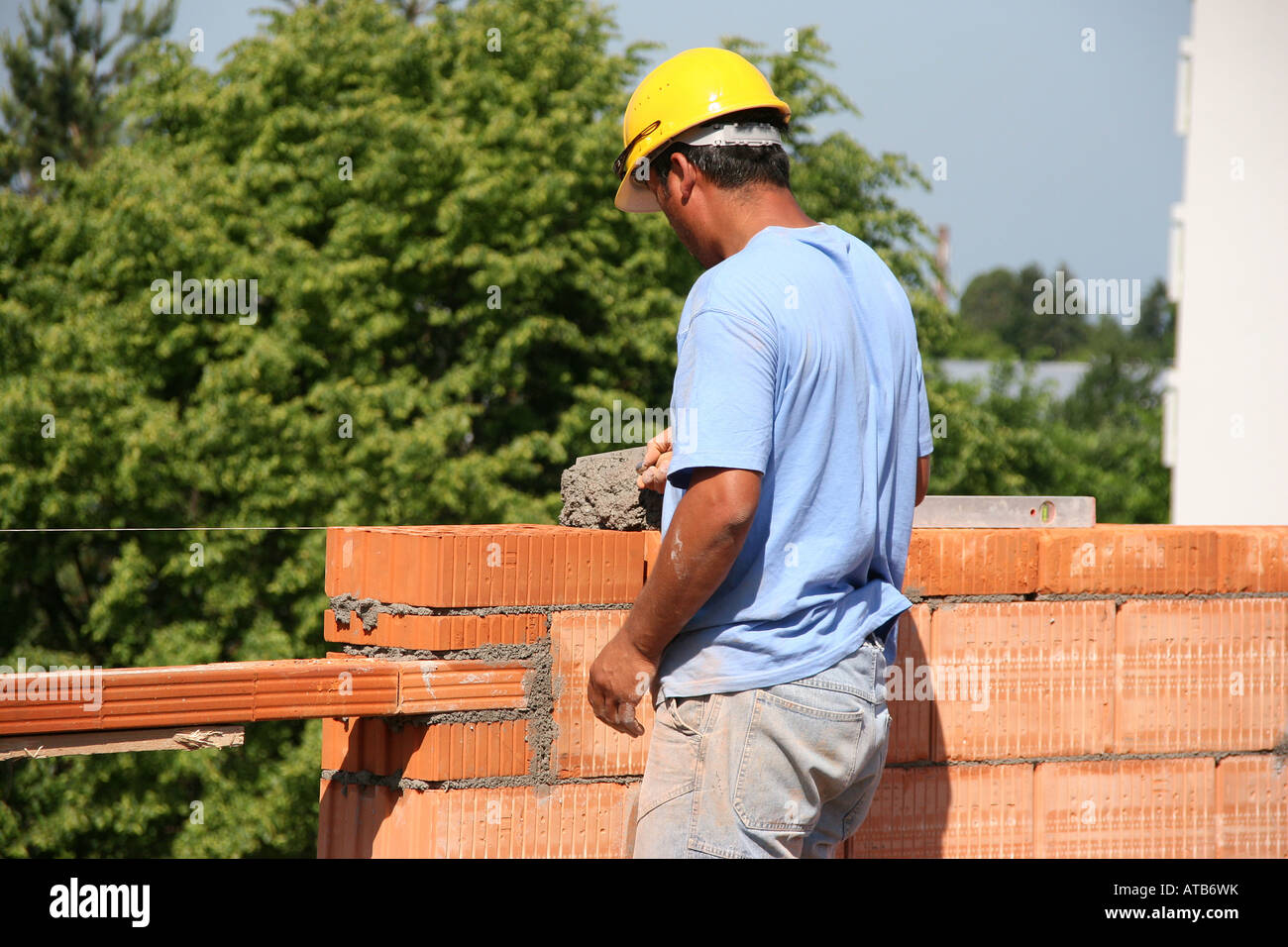Bricklayers training hi-res stock photography and images - Alamy