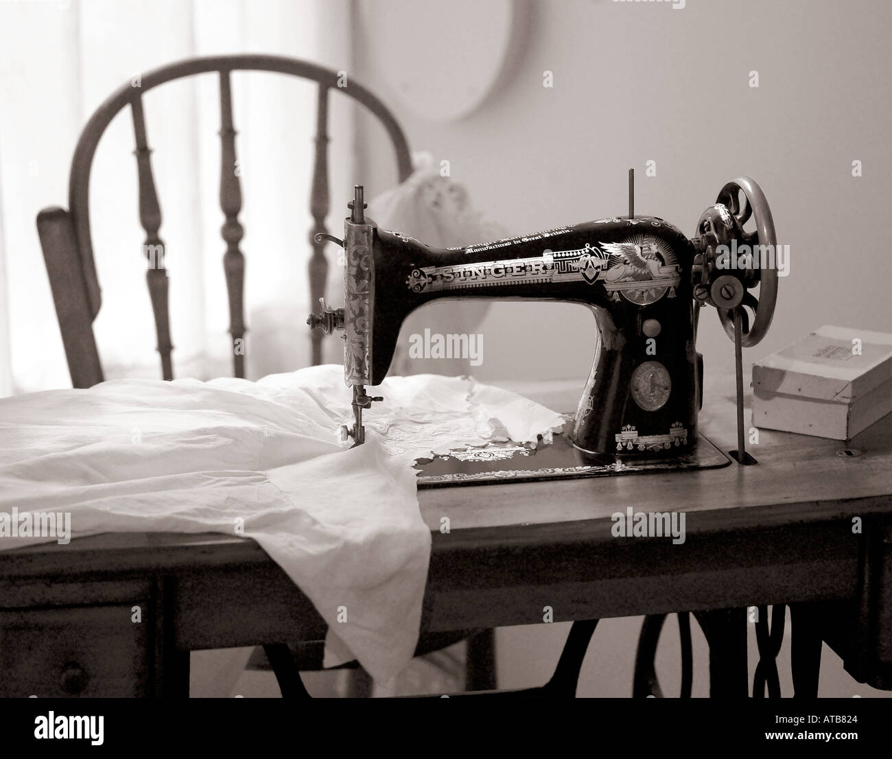 Singer Sewing Machine Stock Photo - Alamy