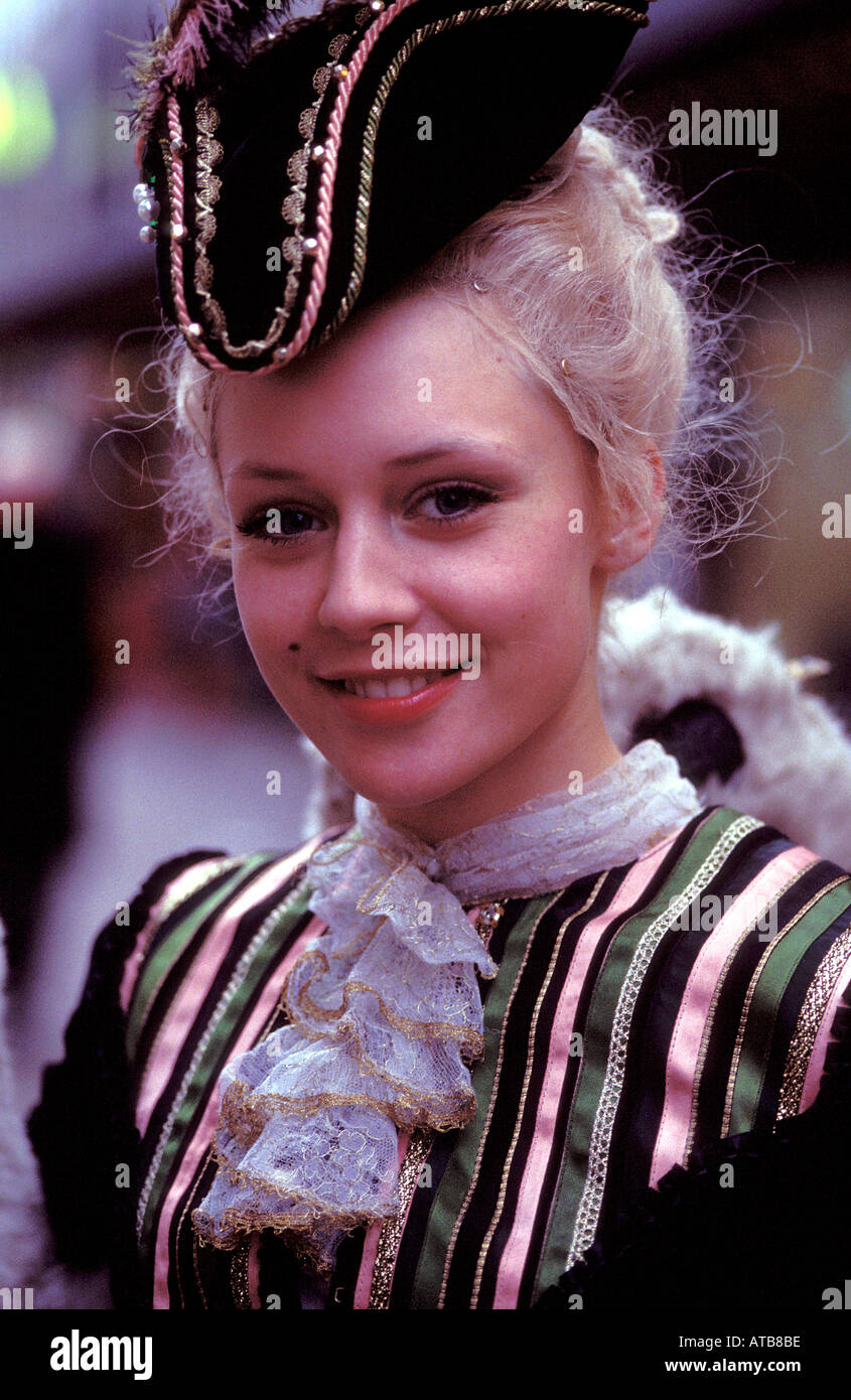 Royal opera house opera singer hi-res stock photography and images - Alamy