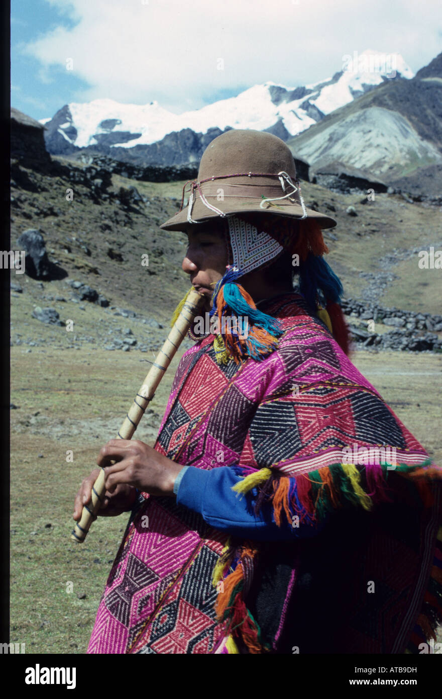 Quena playing hi-res stock photography and images - Alamy