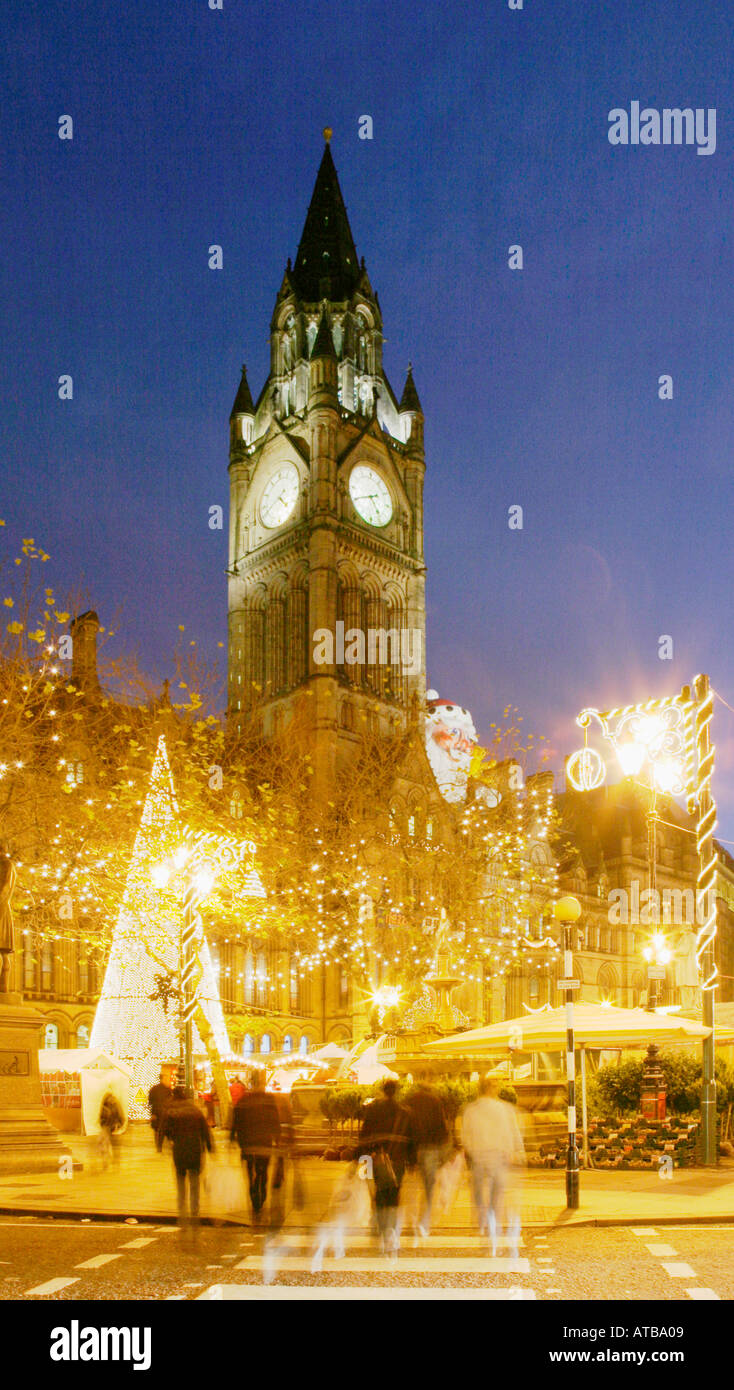Manchester christmas markets at night hi-res stock photography and ...