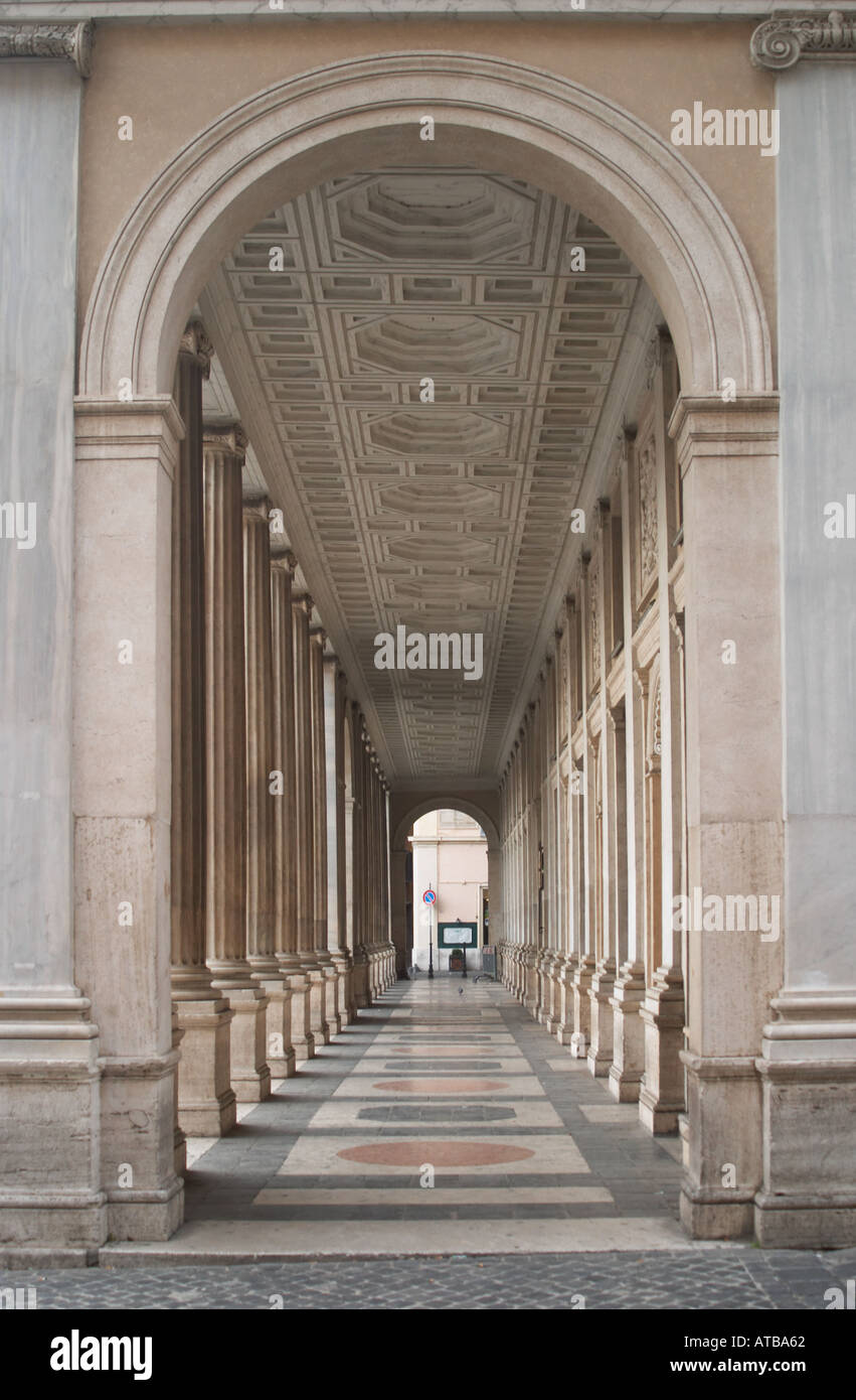 Piazza colonna rome hi-res stock photography and images - Alamy