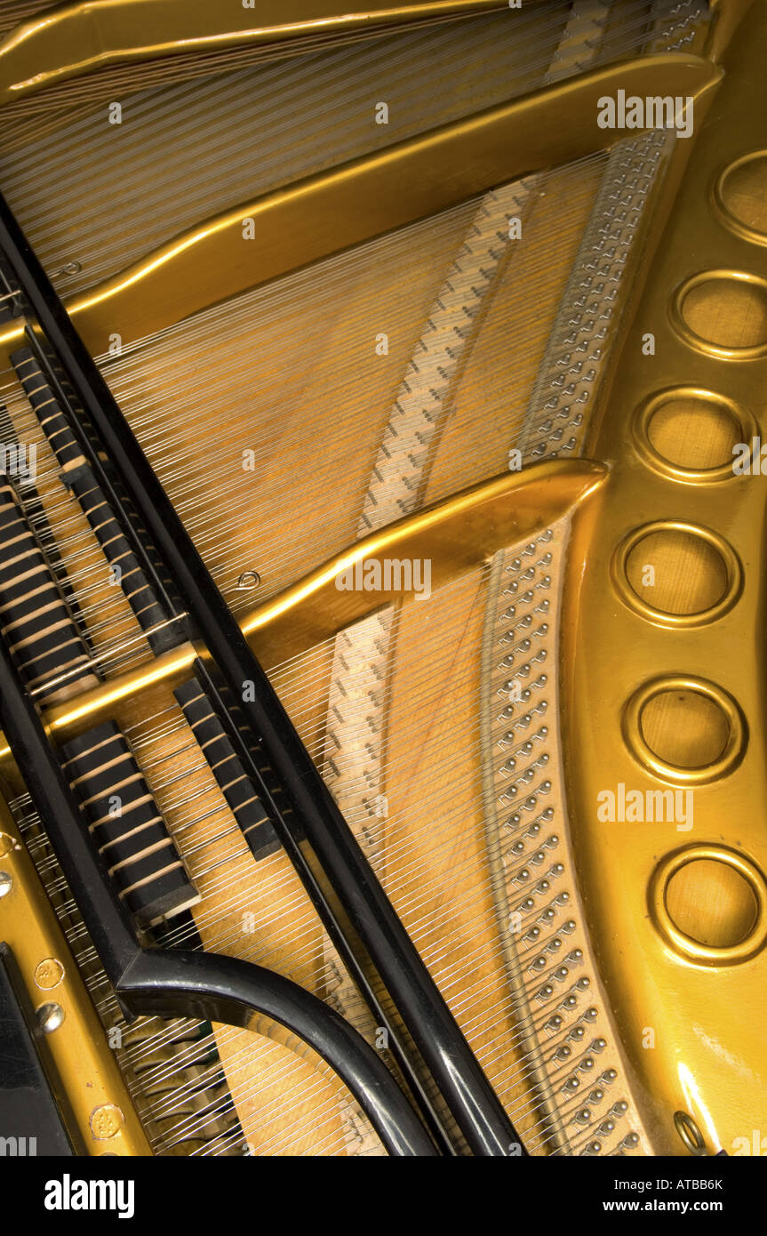 Piano strings hi-res stock photography and images - Alamy
