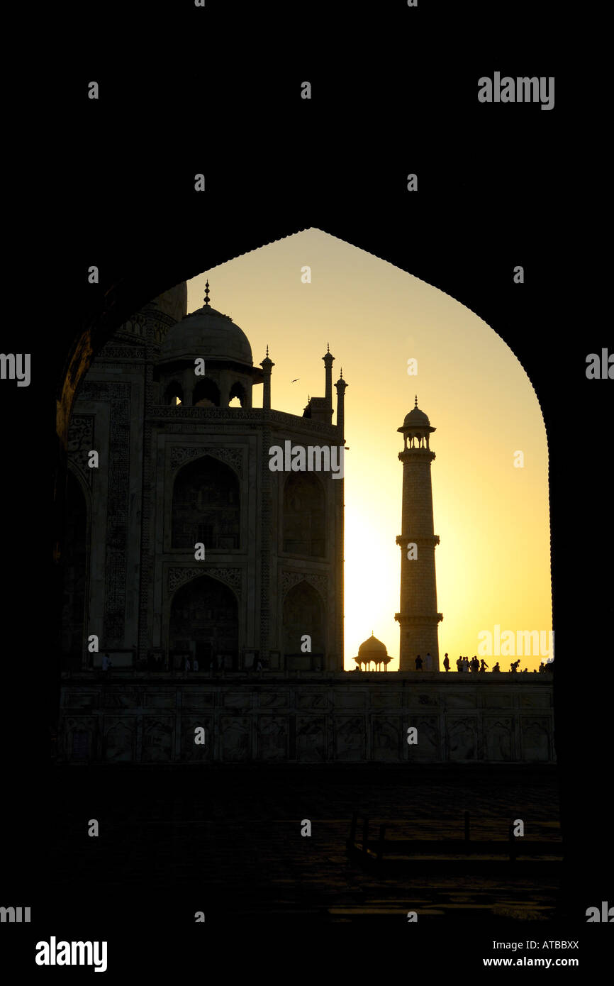 Taj mahal against the sun hi-res stock photography and images - Alamy