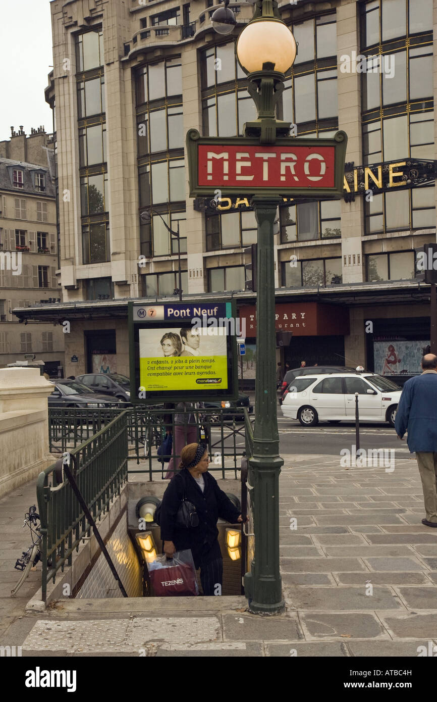 France Metro Door High Resolution Stock Photography and Images - Alamy