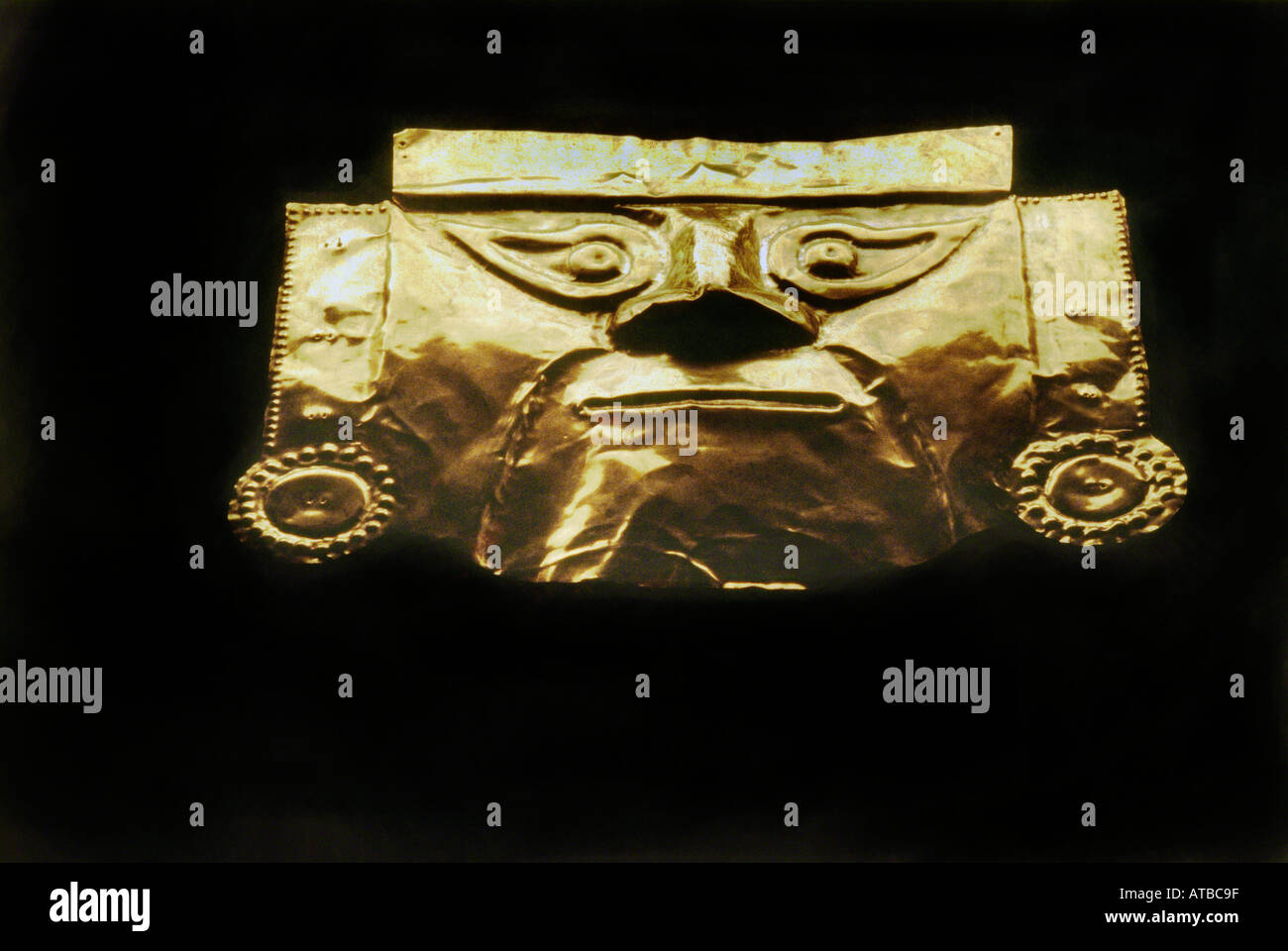 Peru gold mask hi-res stock photography and images - Alamy